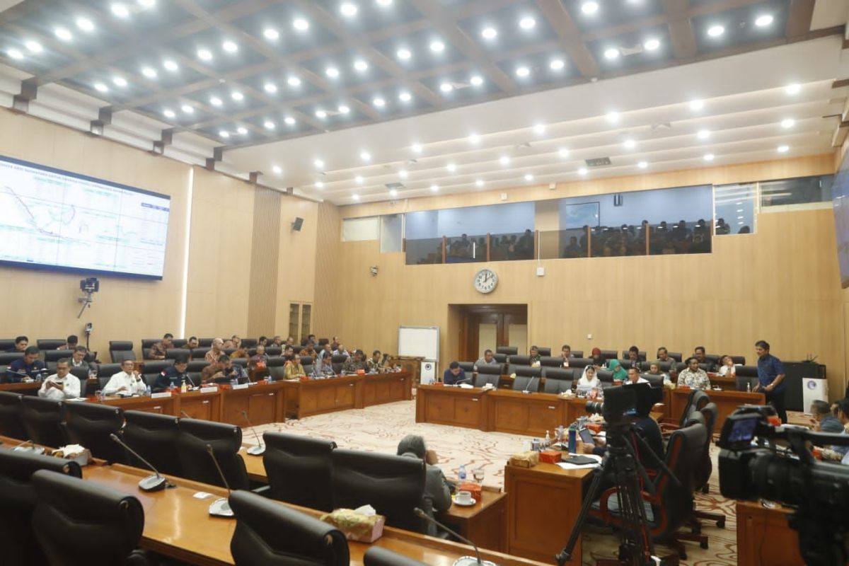 Dongkrak Bauran EBT di Tanah Air, Komisi VII DPR Dukung Penuh PLN ...